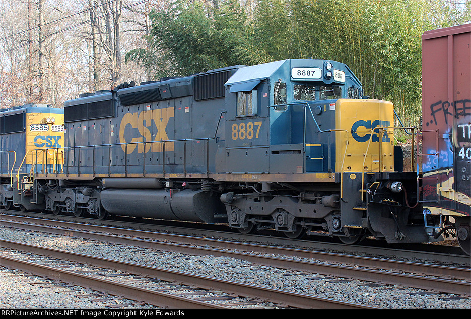 CSX SD40-2 #8887 on Q418-04